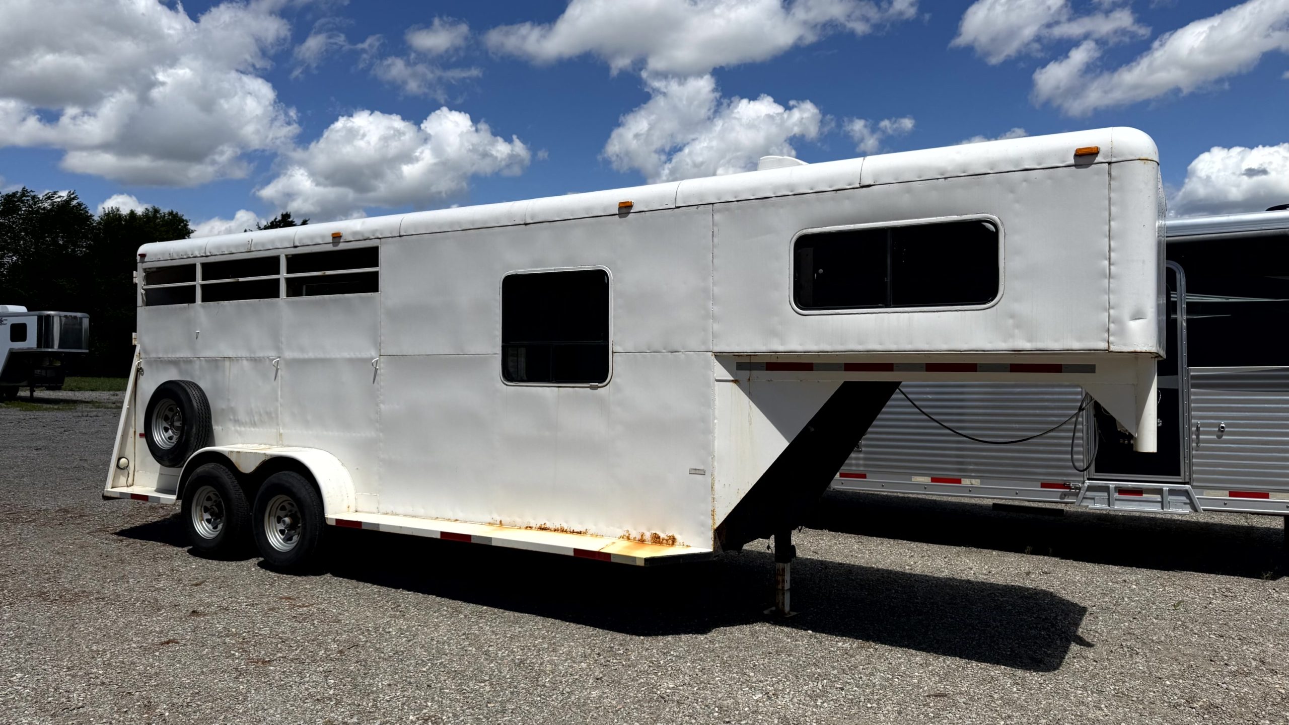 Pre Owned 1997 BEE 3 Horse Gooseneck Wholesale price - Fletcher Trailers