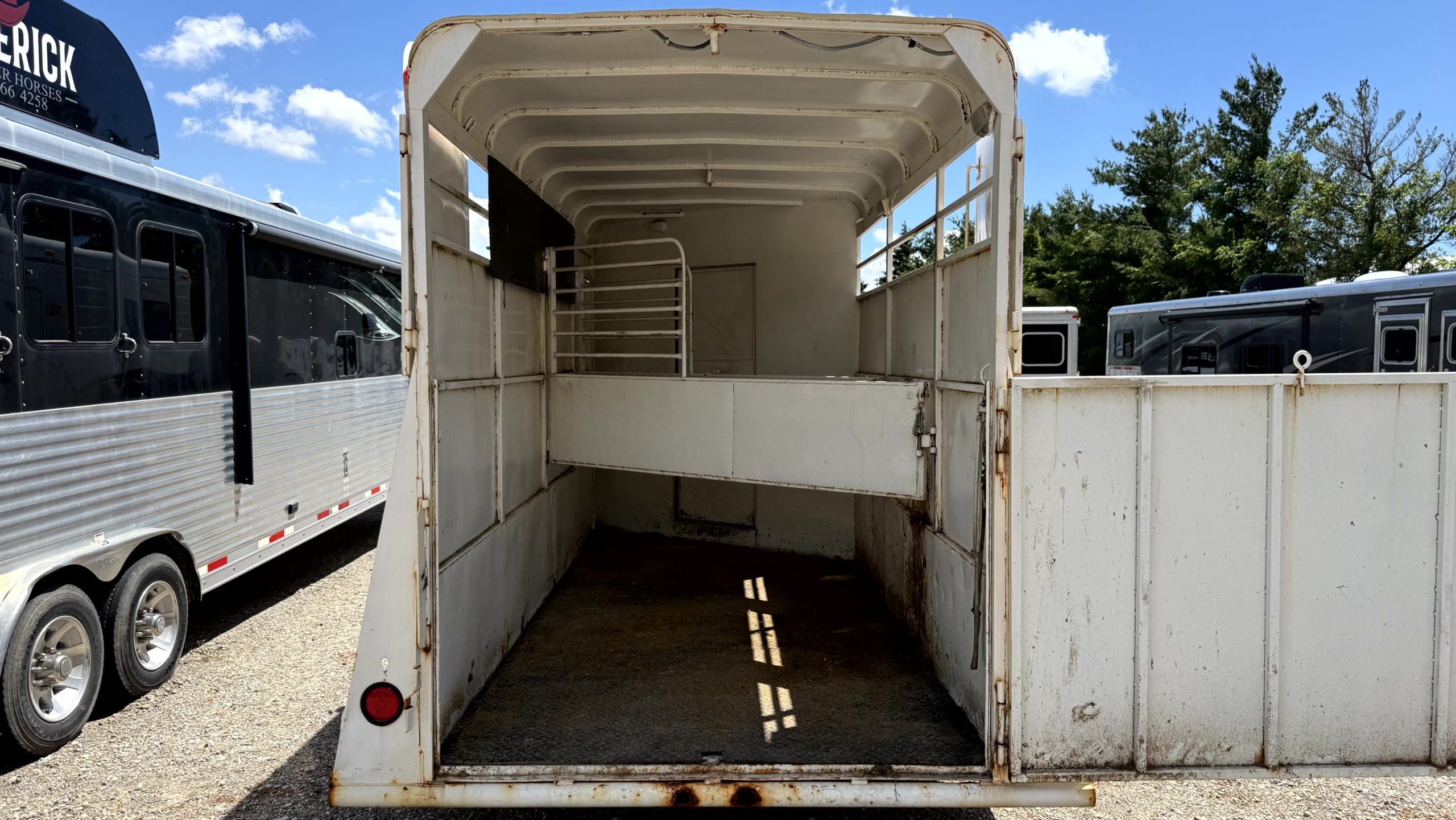 Pre Owned 1997 BEE 3 Horse Gooseneck Wholesale price - Fletcher Trailers